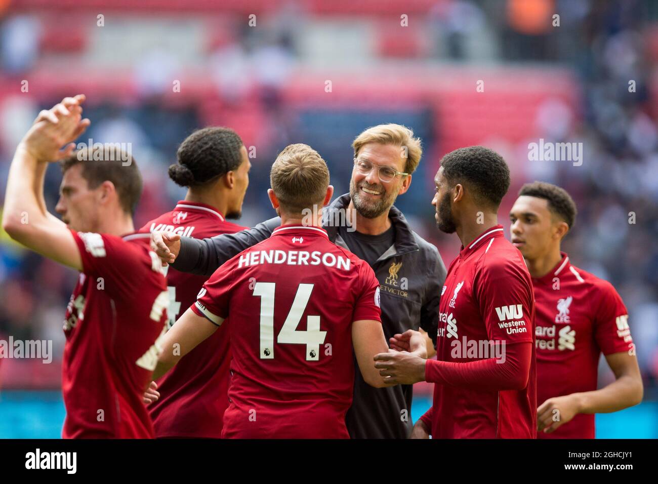 Embraces manager jurgen klopp hi-res stock photography and images - Alamy