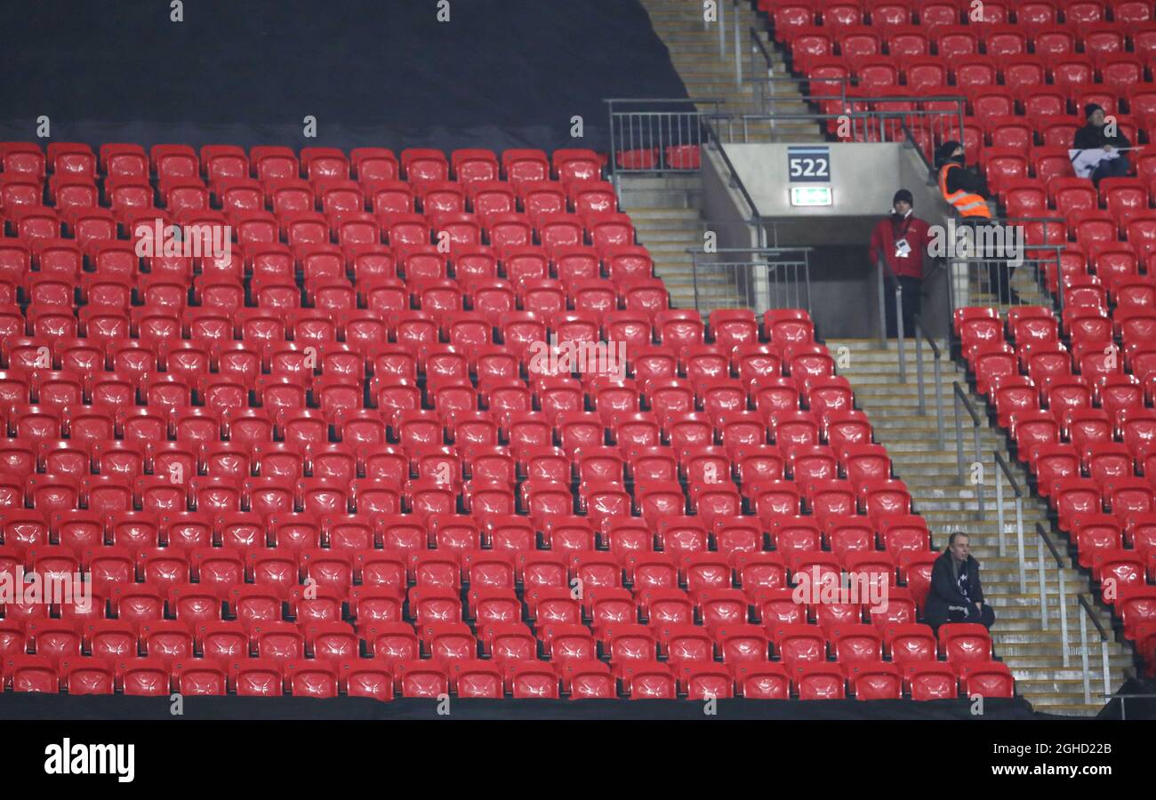 Empty seats at wembley stadium hi-res stock photography and images - Alamy