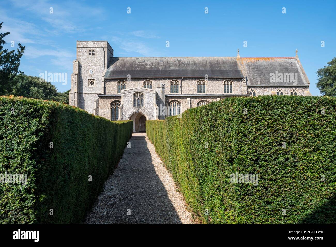 Yew hedge hi-res stock photography and images - Alamy