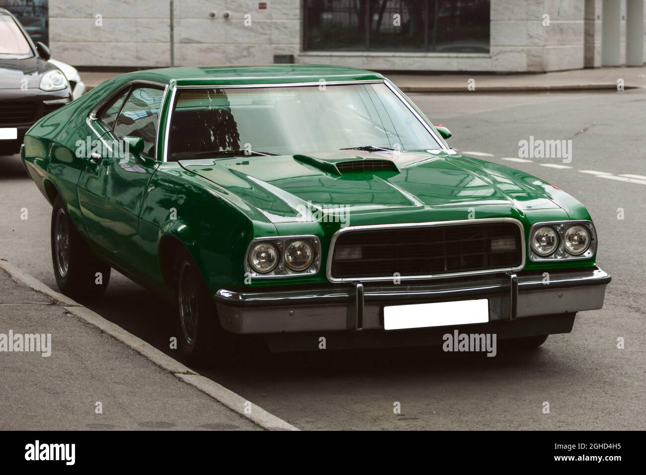 muscle car street green color empty license plate Stock Photo - Alamy