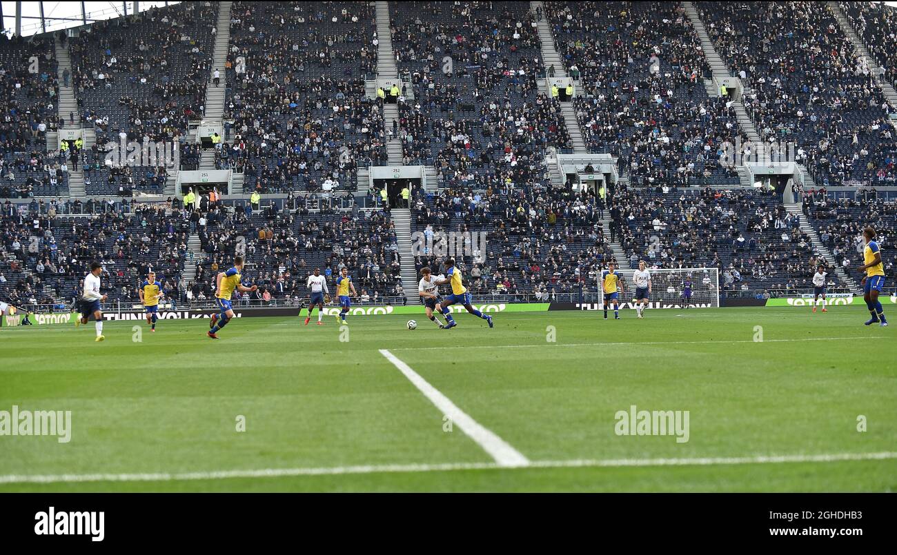 Tottenham hotspur fans stands hi-res stock photography and images - Alamy