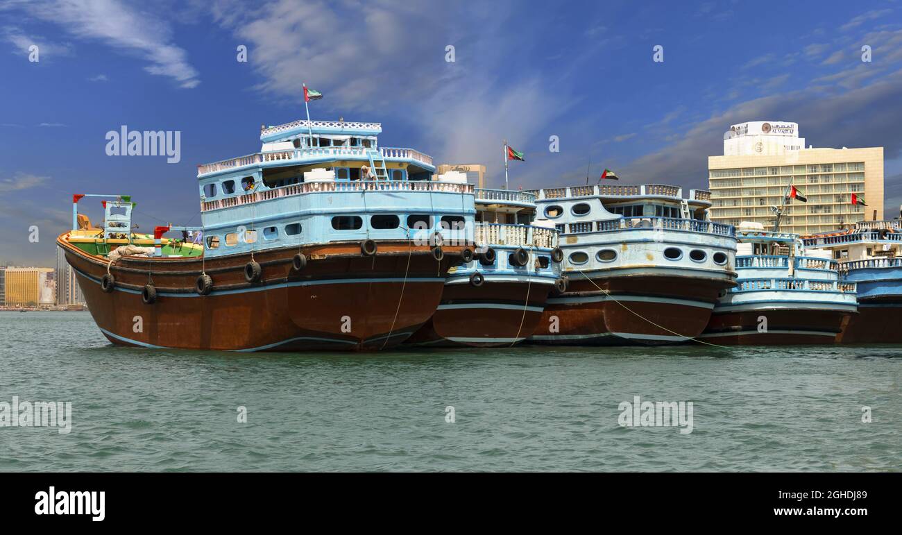Historic ships in the Creek of Dubai Stock Photo - Alamy