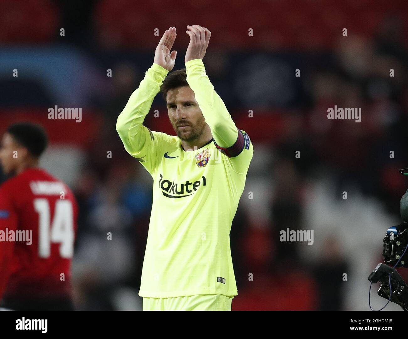 Manchester barcelona old trafford fans hi-res stock photography and ...