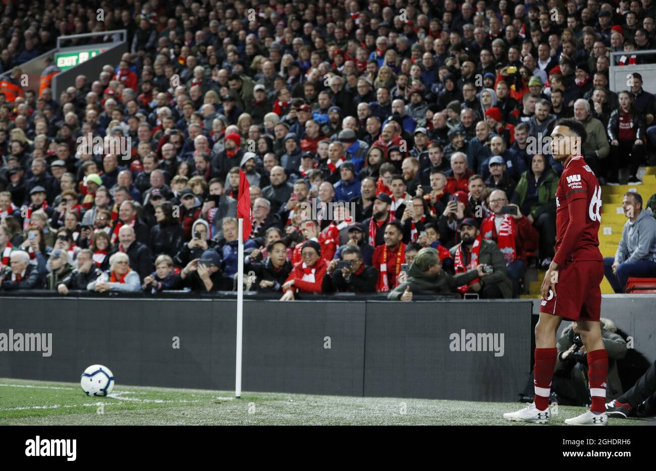 Trent alexander arnold corner 2019 hi-res stock photography and images ...
