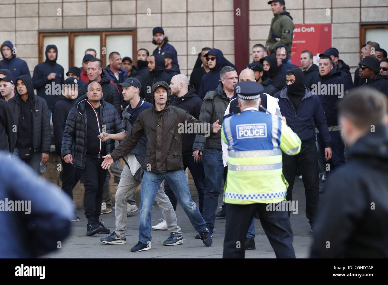 Police batons drawn hi-res stock photography and images - Alamy