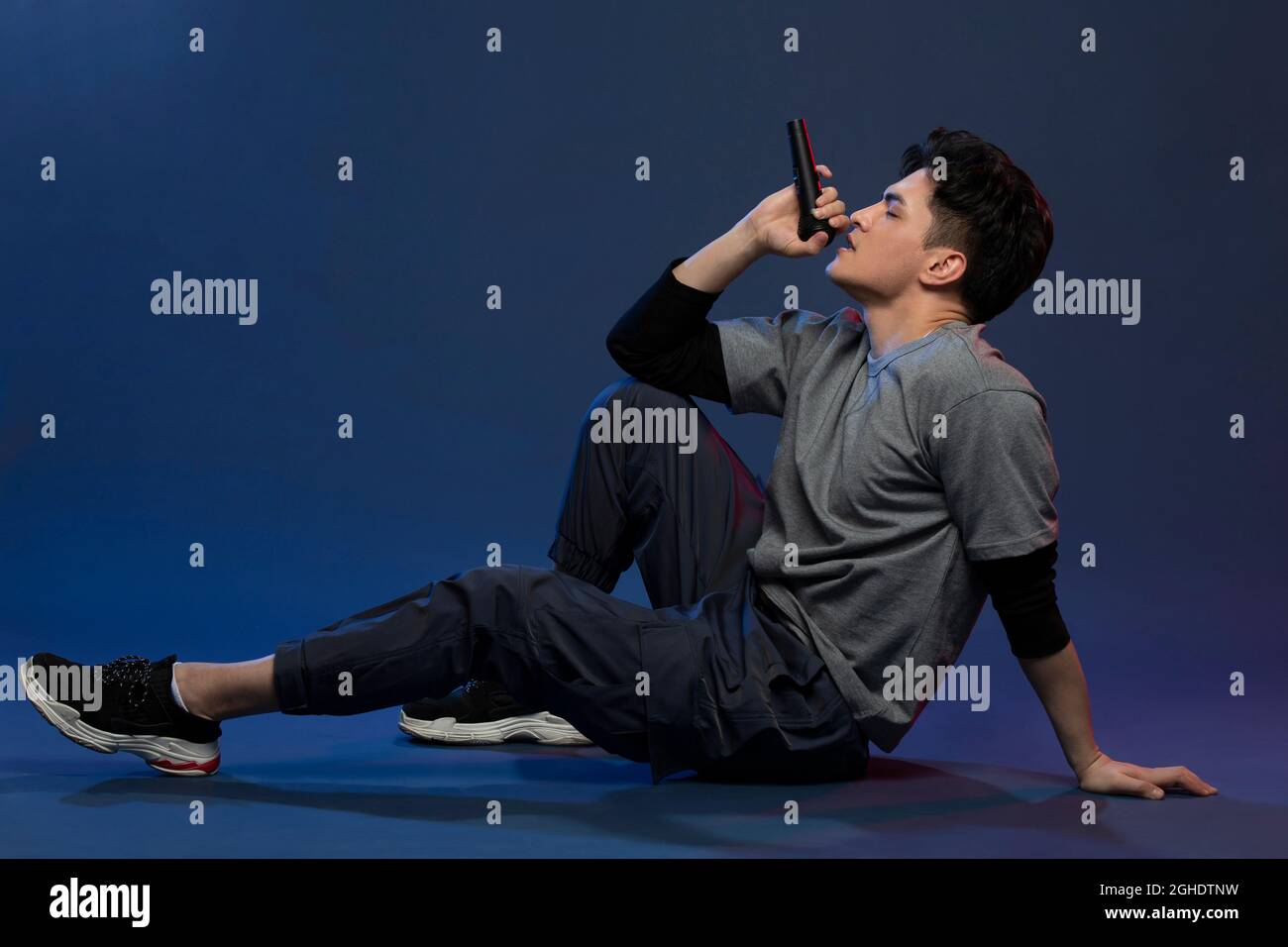 Side singer singing studio hi-res stock photography and images - Alamy