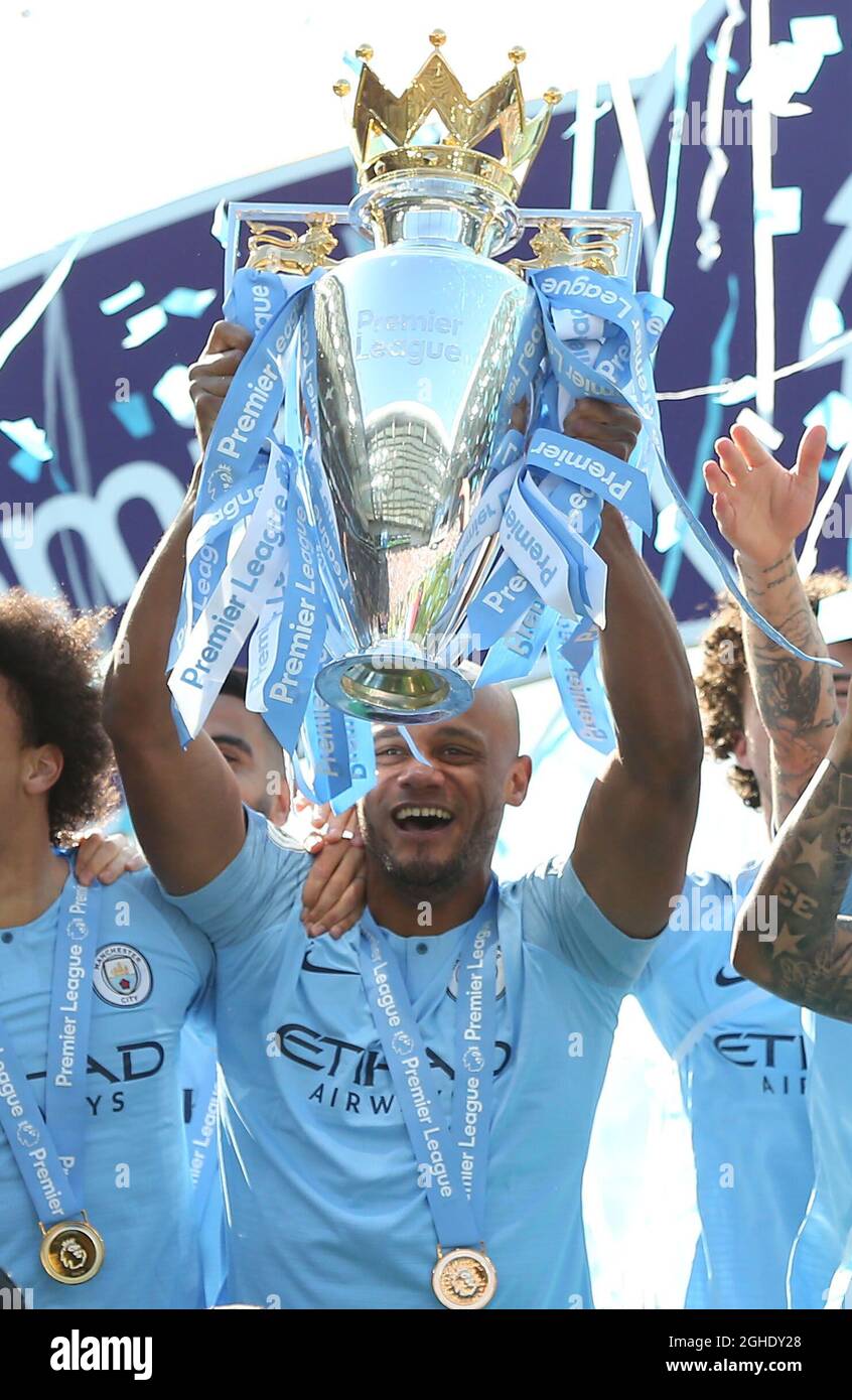 Vincent kompany premier league trophy hi-res stock photography and ...