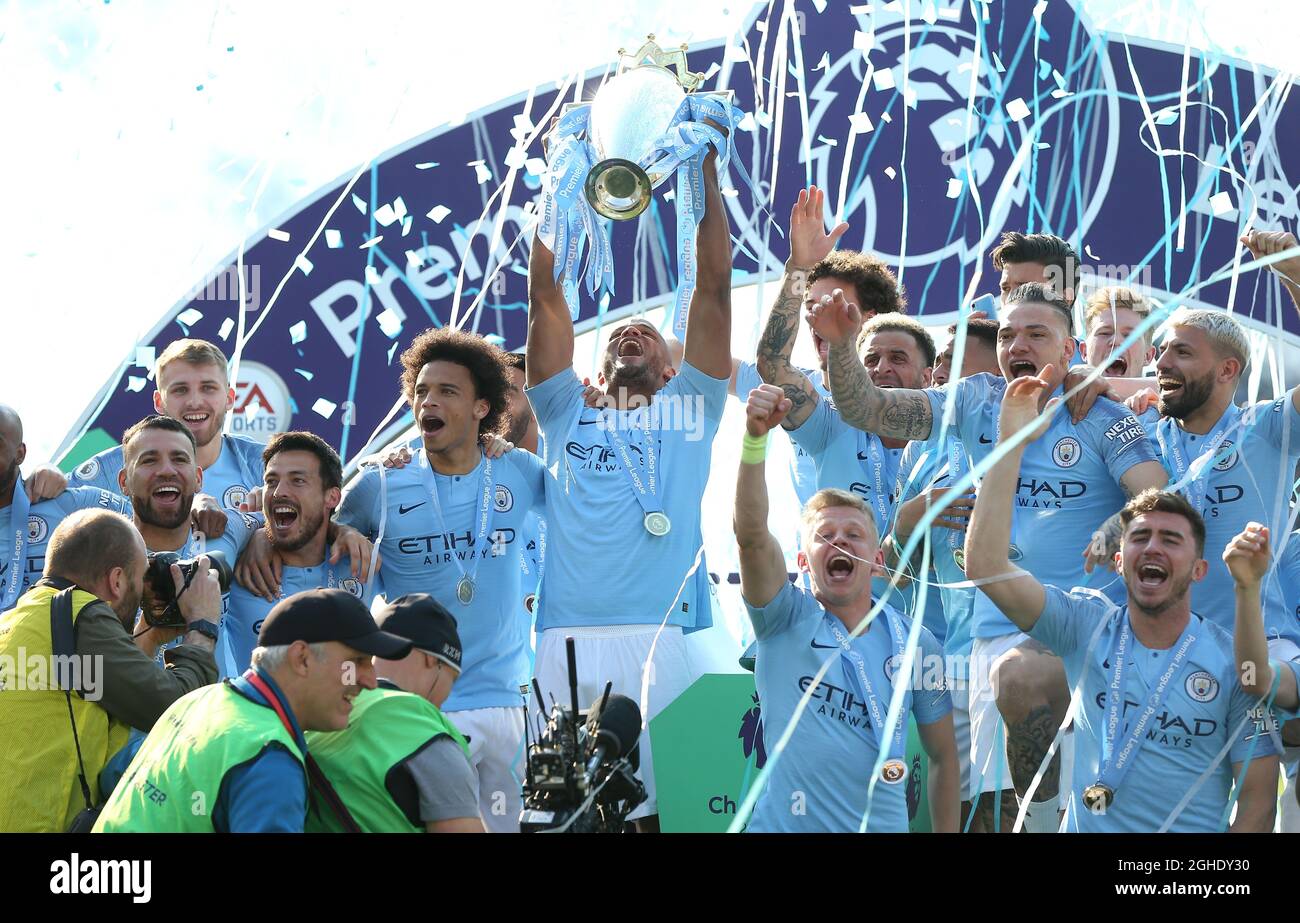 Vincent kompany premier league trophy hi-res stock photography and ...