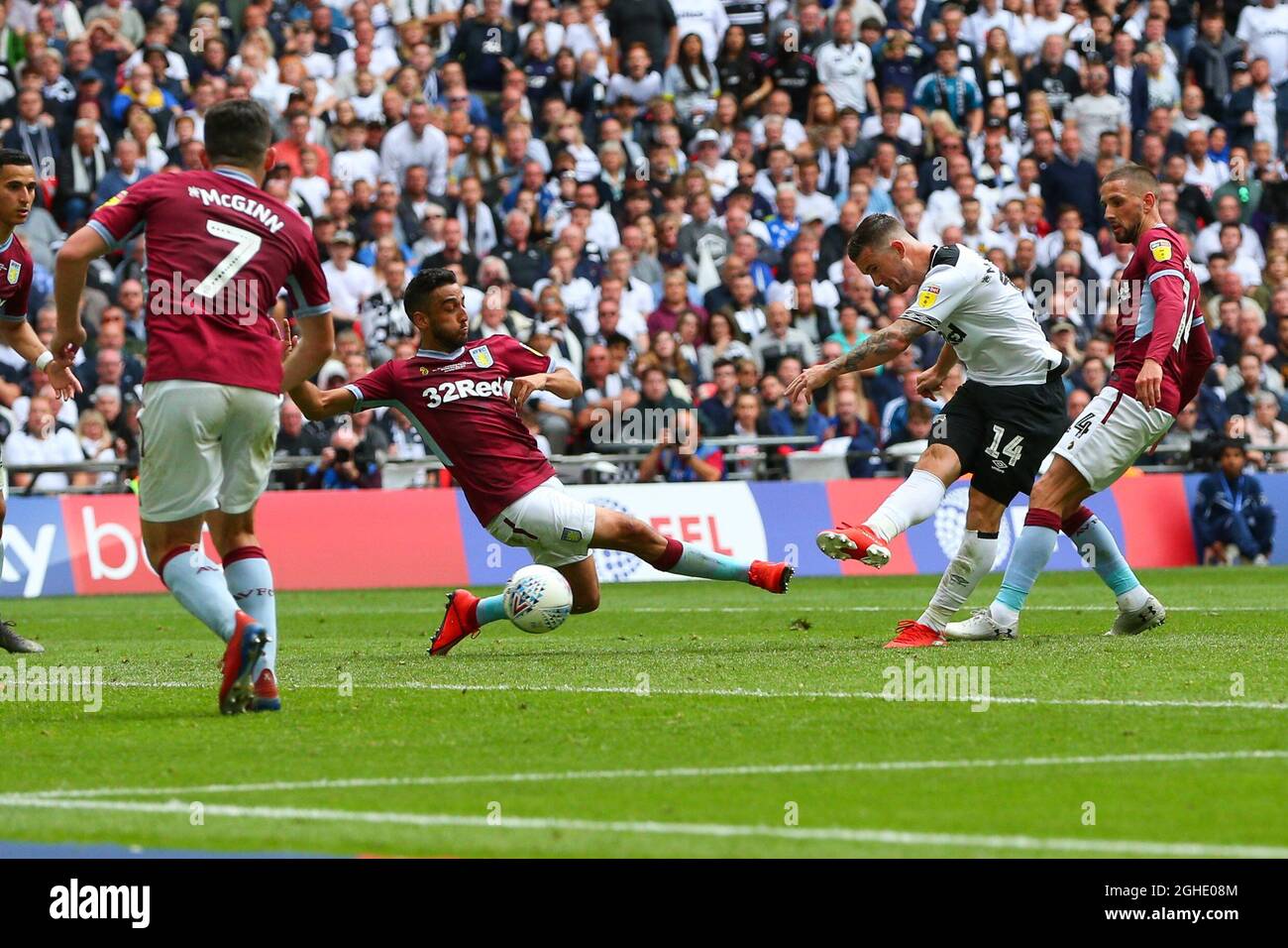 Jack marriott not pictured scores hi-res stock photography and images ...