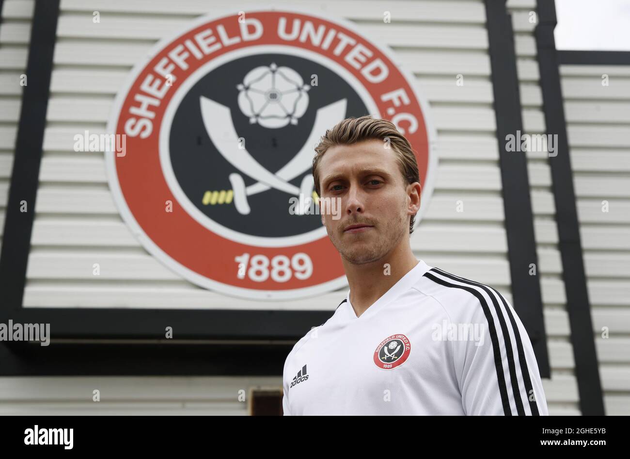 Luke Freeman signs for Sheffield Utd at the Shirecliffe Training ...