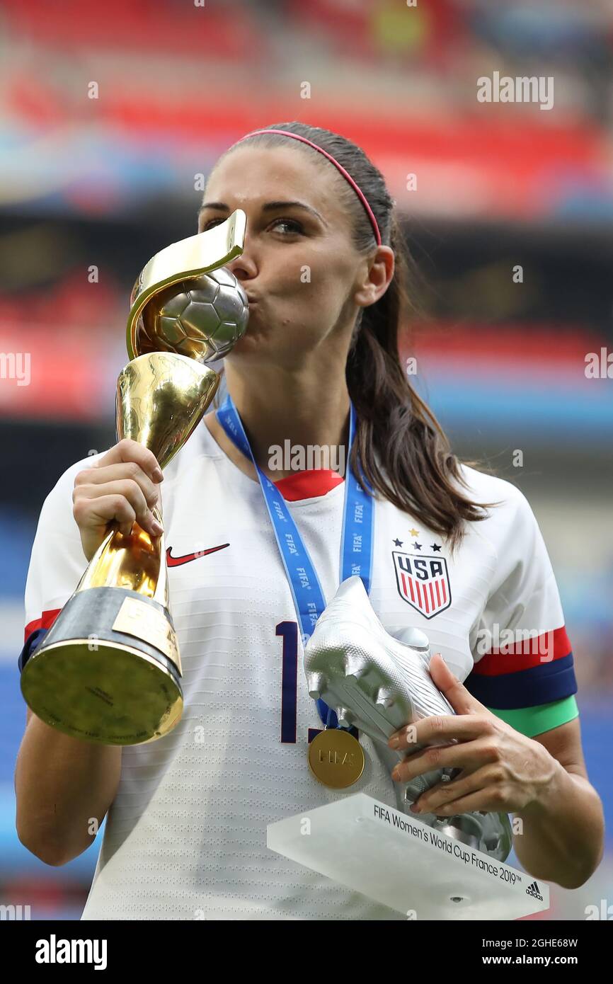 Alex morgan world cup trophy hi-res stock photography and images - Alamy