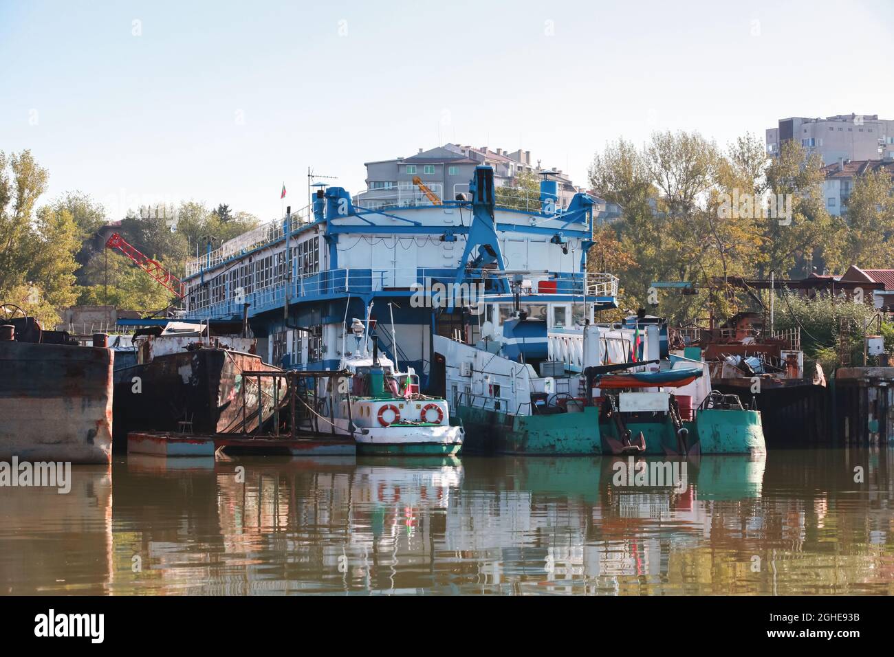 Ships at shipping pier hi-res stock photography and images - Alamy
