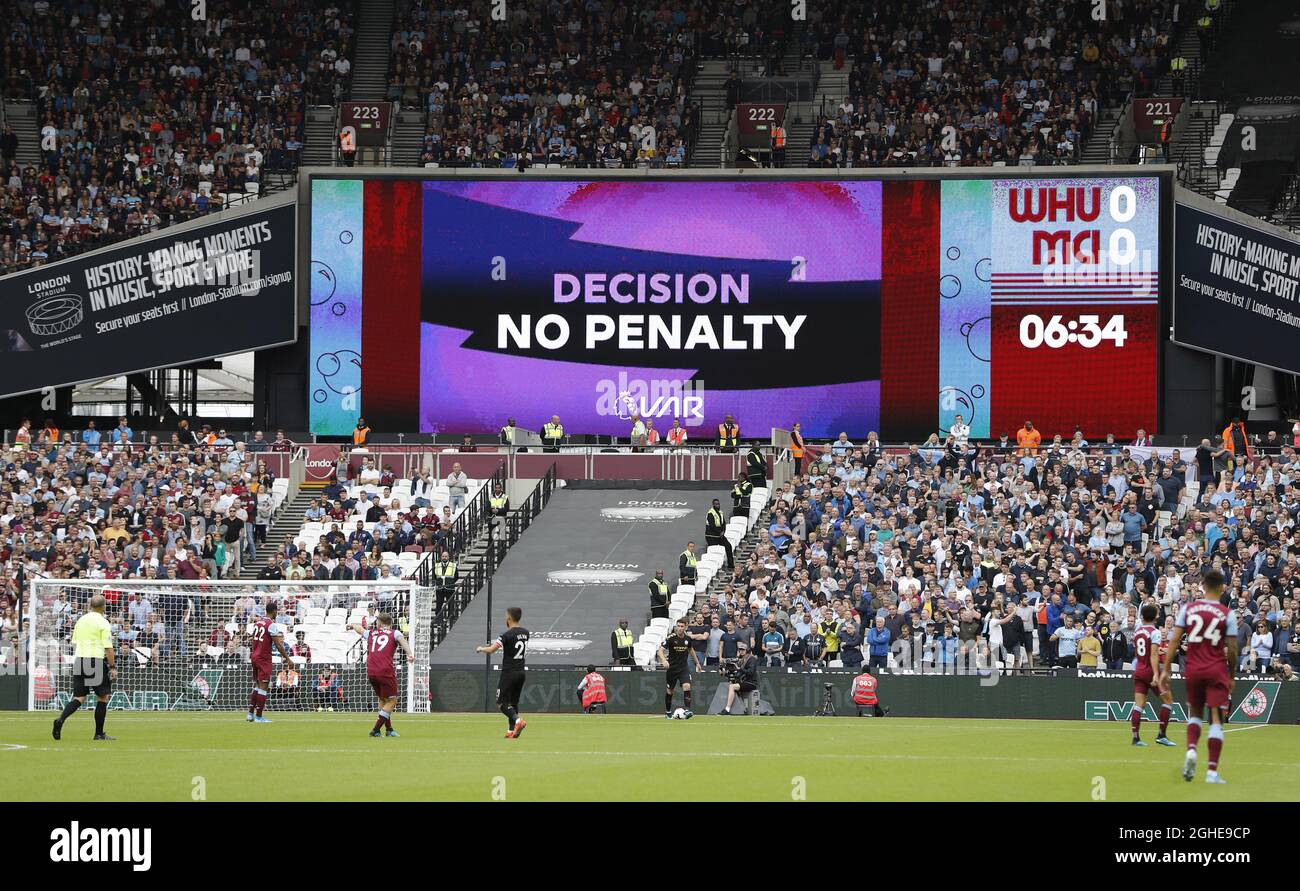 Var football premier league hi-res stock photography and images - Alamy