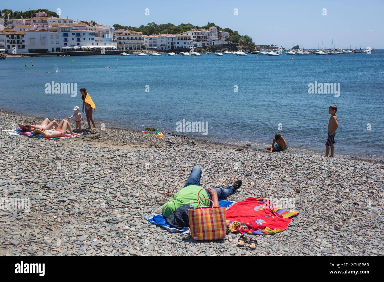 Cadaques beach hi-res stock photography and images - Alamy