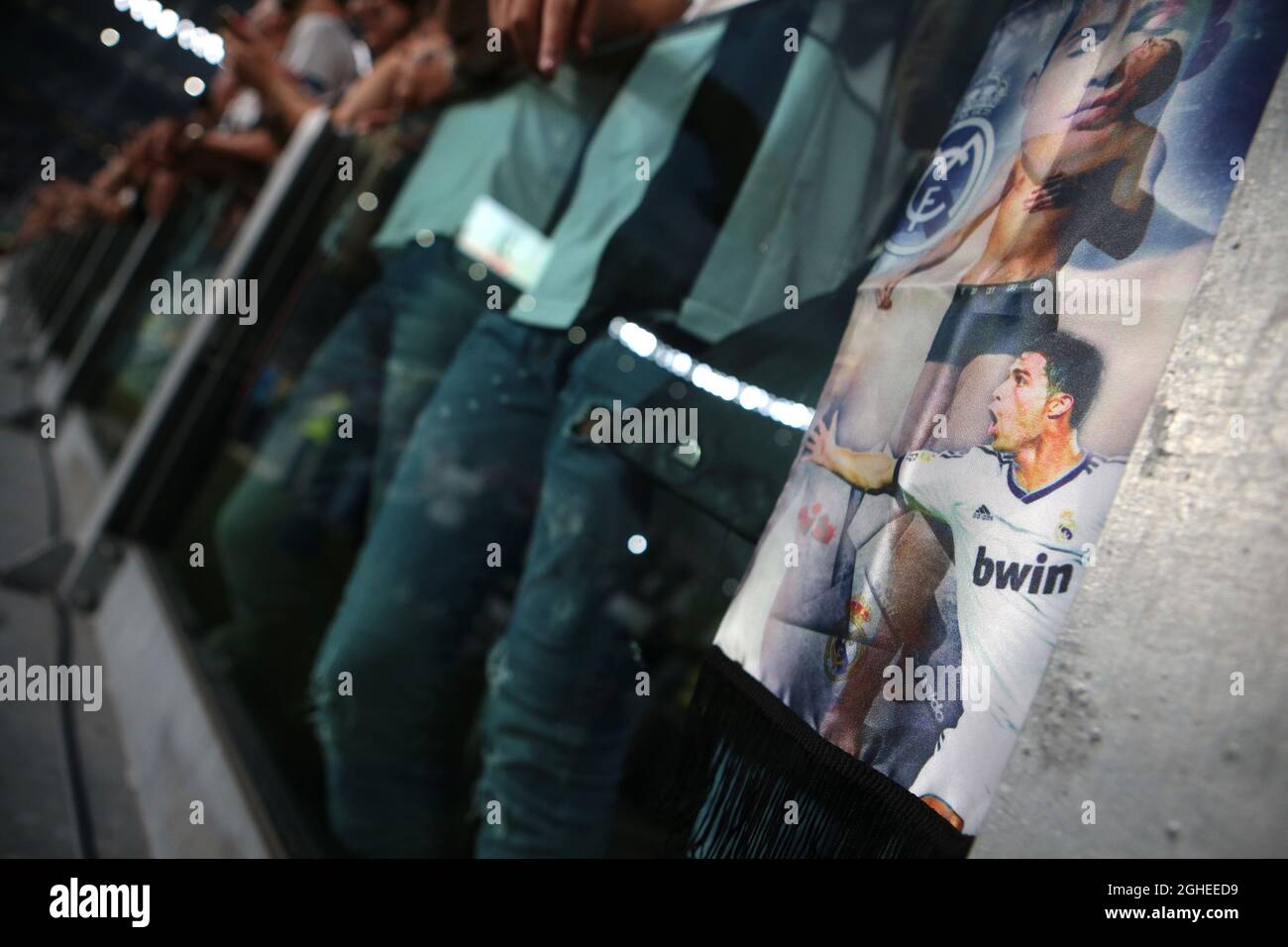 Real madrid scarf hi-res stock photography and images - Alamy