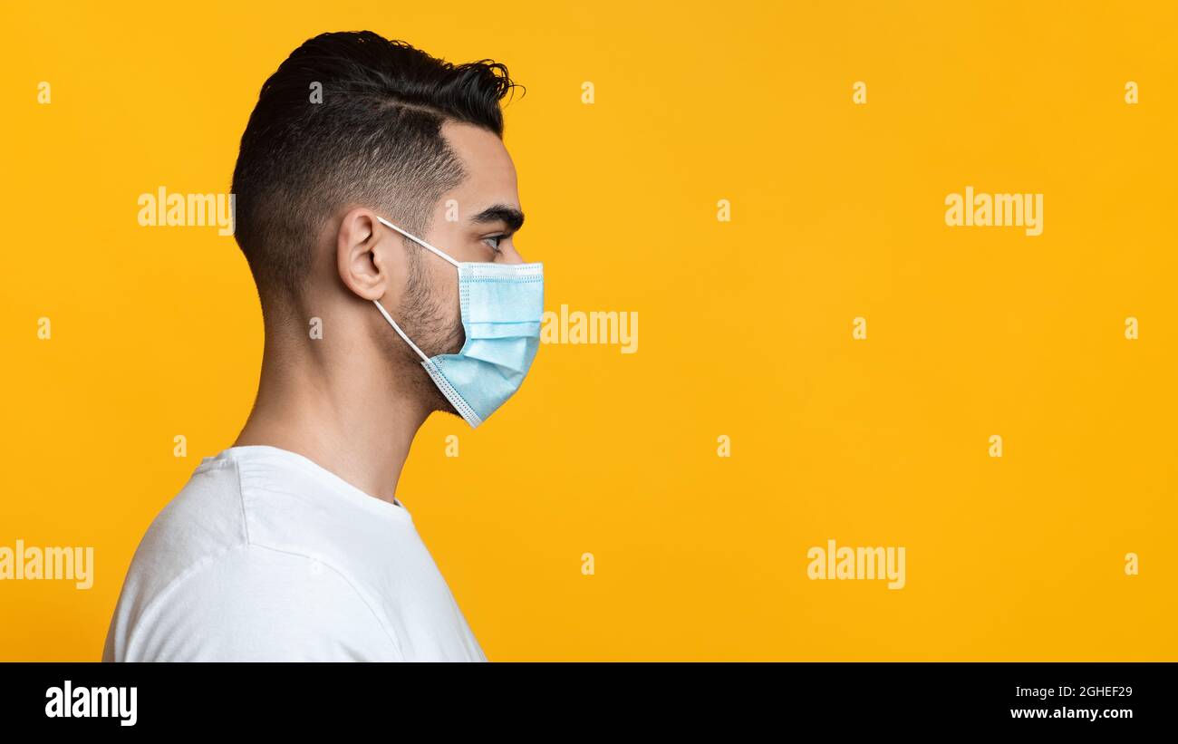 Guy with face mask hi-res stock photography and images - Alamy