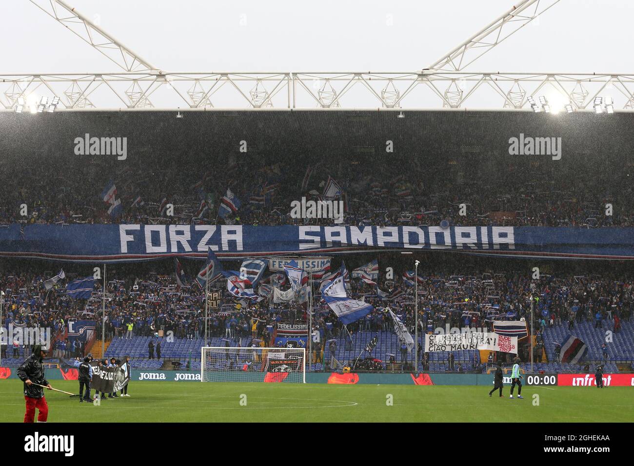 Football fans coreography hi-res stock photography and images - Alamy
