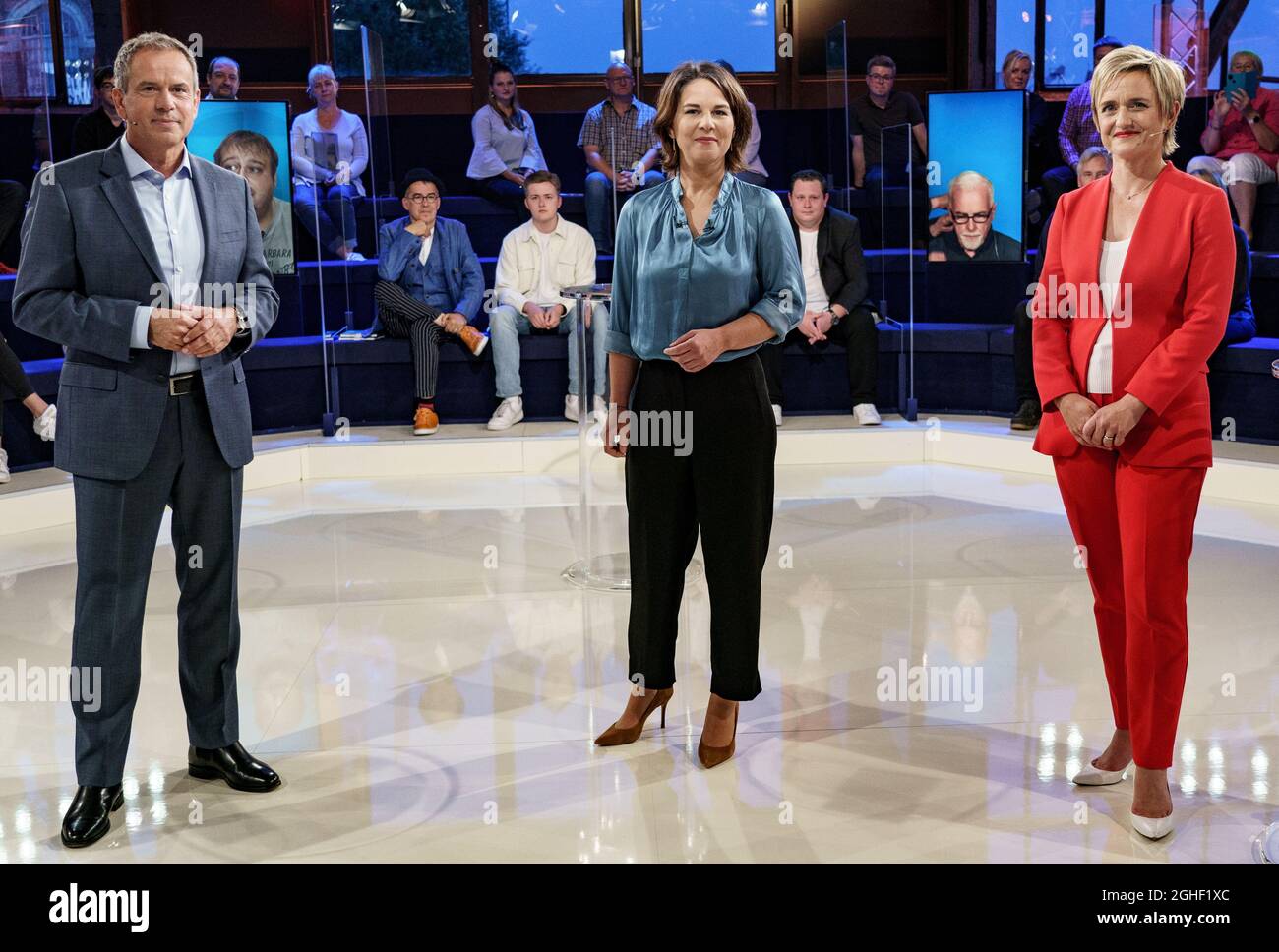 06 September 2021, Schleswig-Holstein, Lübeck: Annalena Baerbock (M ...