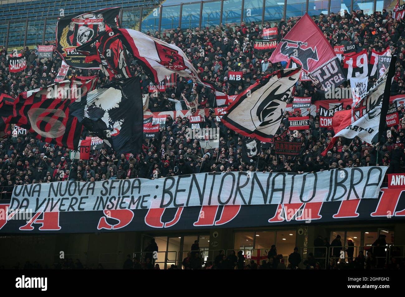 Reveal date hi-res stock photography and images - Alamy