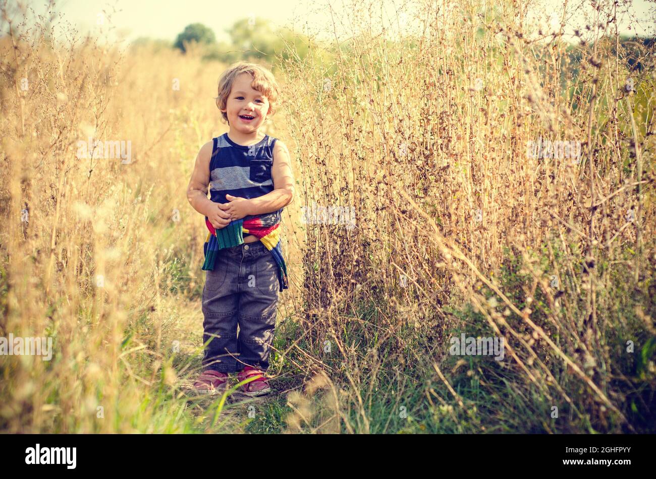 Boy happy field hi-res stock photography and images - Alamy