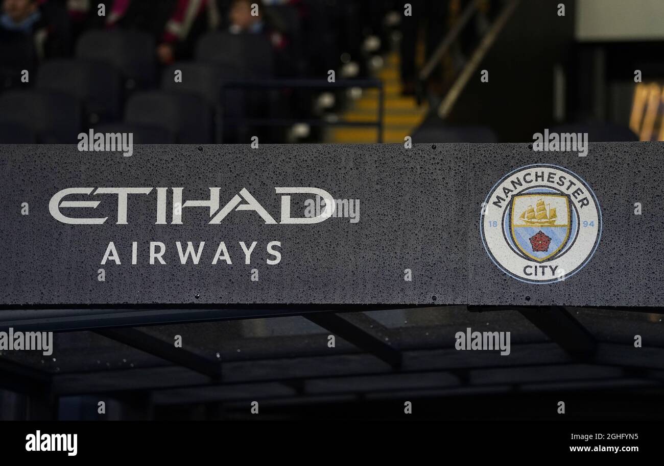 Sponsor board football hi-res stock photography and images - Alamy