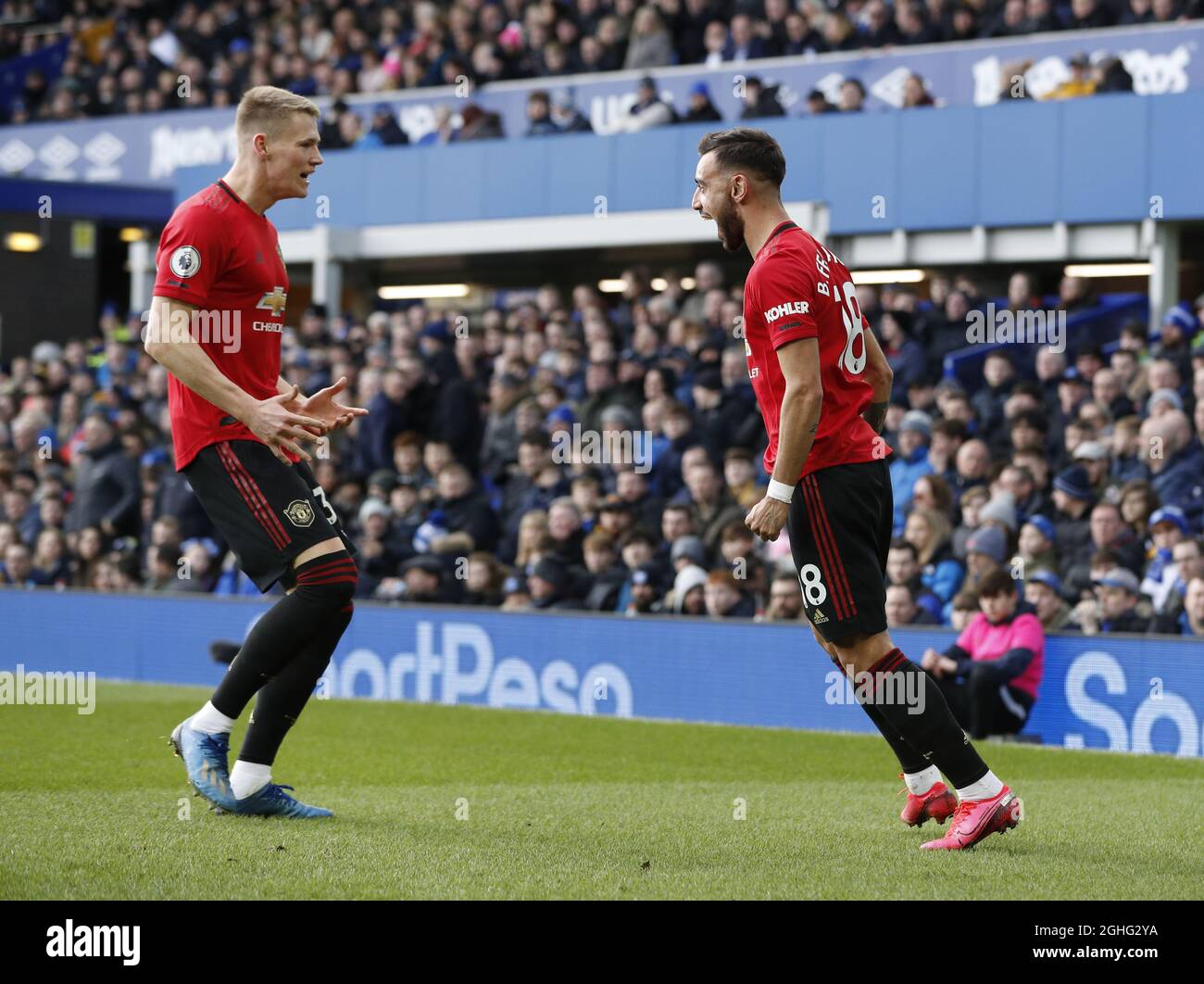 Fernandes goal premier league hi-res stock photography and images - Alamy
