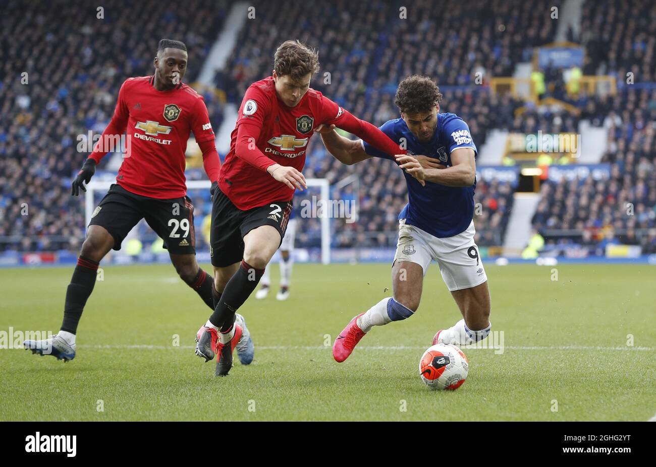 Victor Lindelof of Manchester United fouls Dominic Calvert Lewin of ...