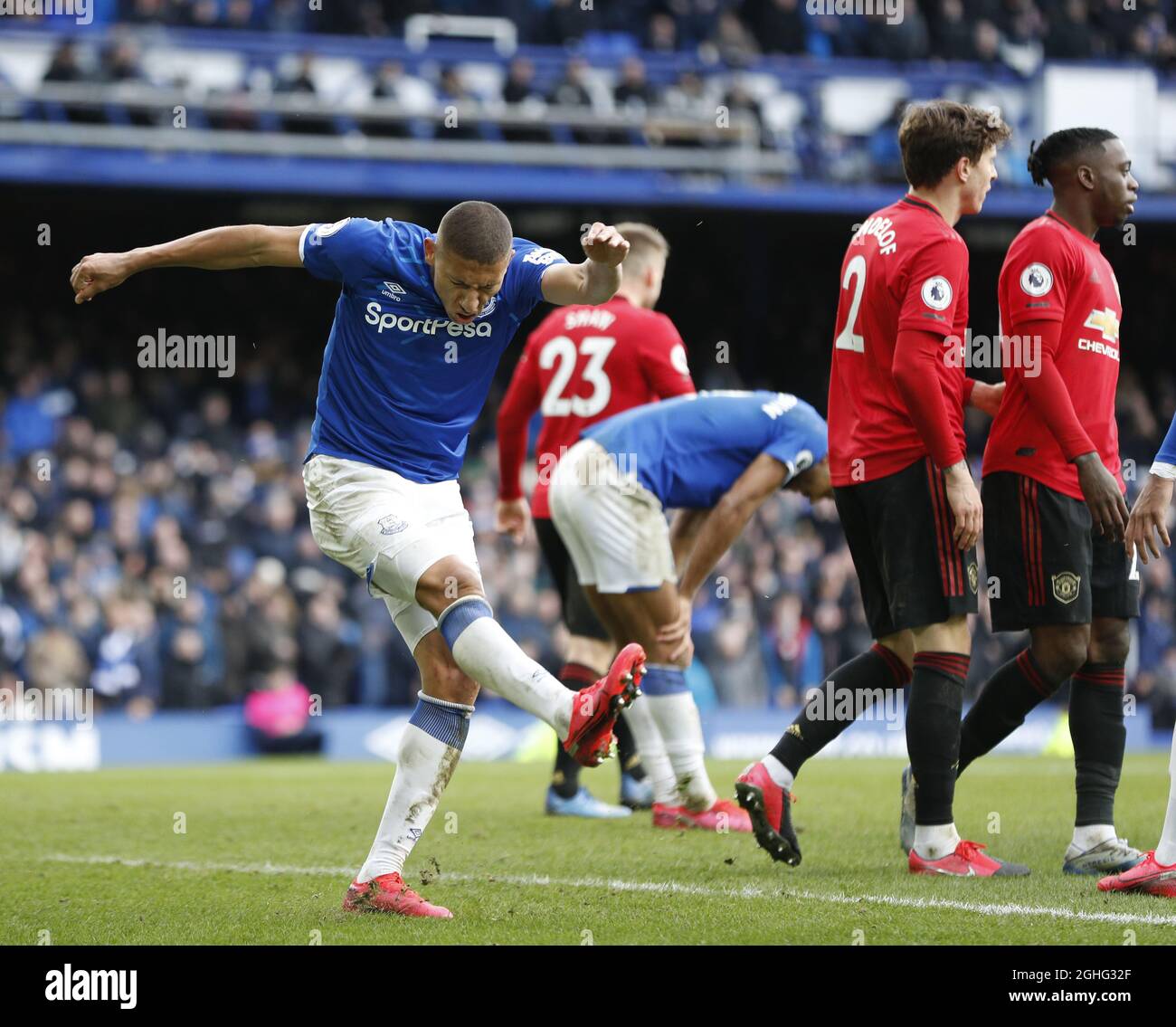 Goodison park premier league view hi-res stock photography and images ...