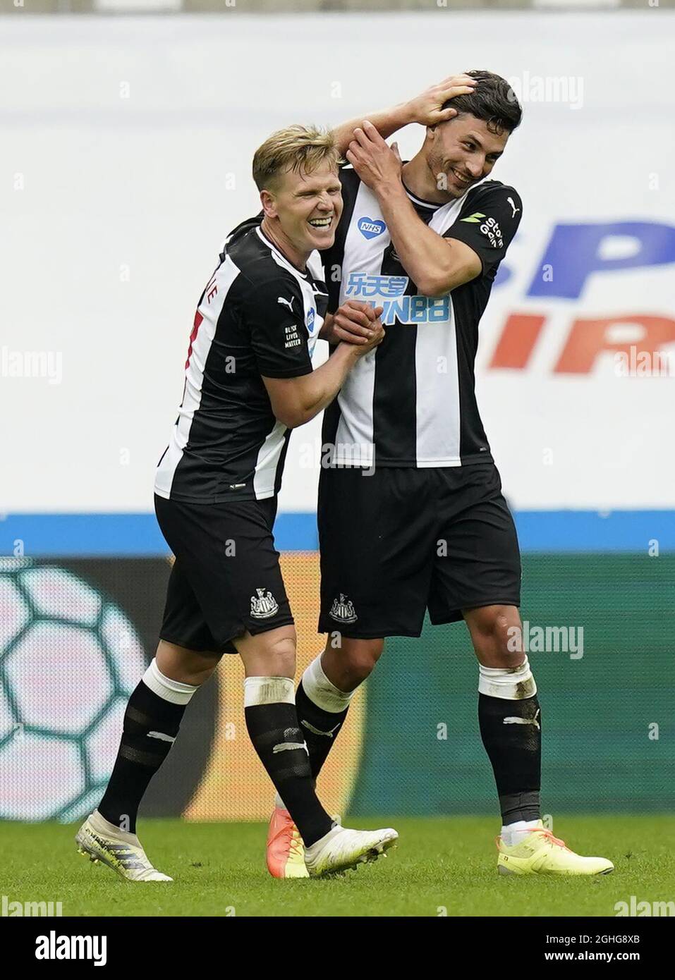 Matt Ritchie of Newcastle United (L) celebrates scoring the equalising ...