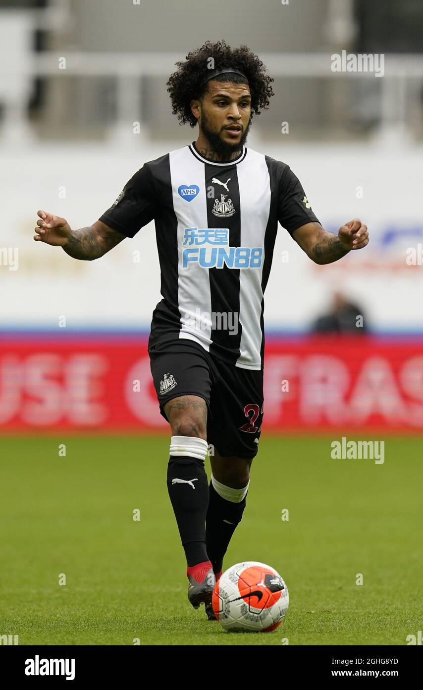 Deandre yedlin of newcastle united hi-res stock photography and images ...