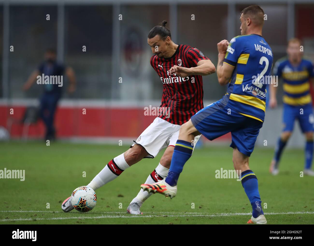 Shot through legs hi-res stock photography and images - Alamy