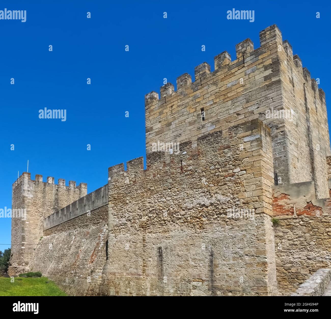 Beautiful shot of the famous Sao Jorge Castle in Lisbon, Portugal Stock ...