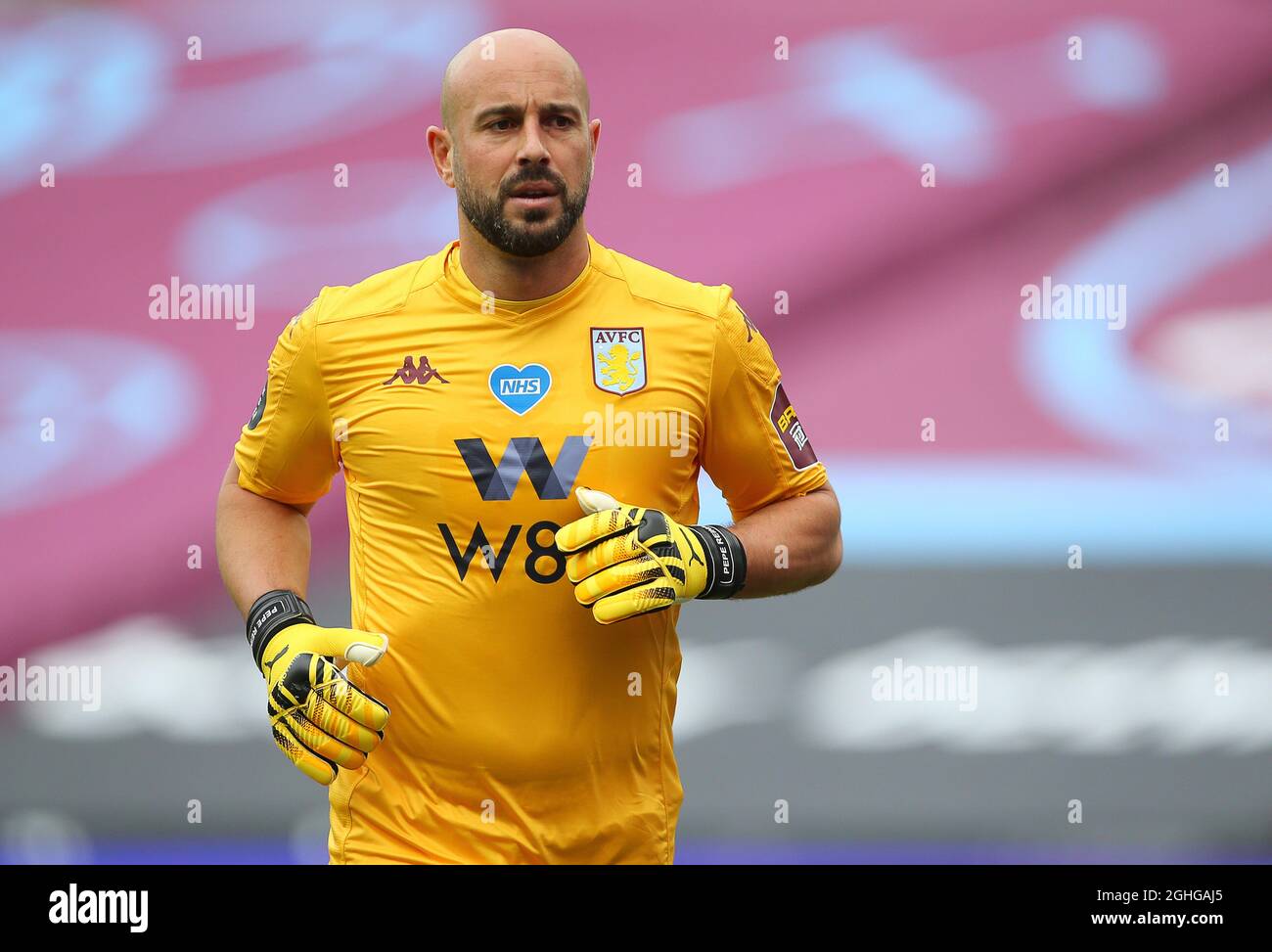 Goalkeeper pepe reina hi-res stock photography and images - Alamy