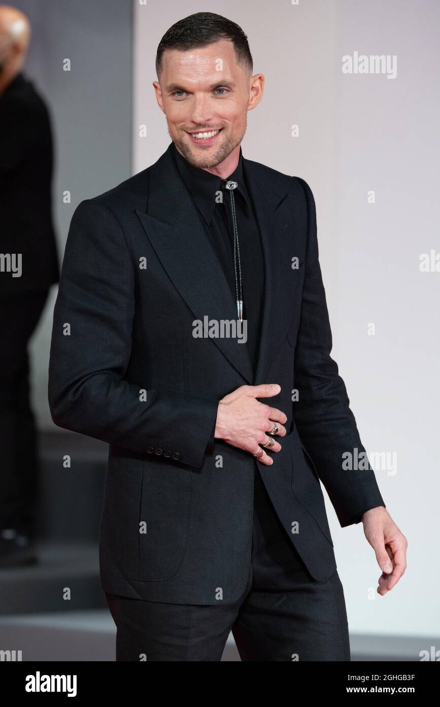 Lisa love red carpet event hi-res stock photography and images - Alamy