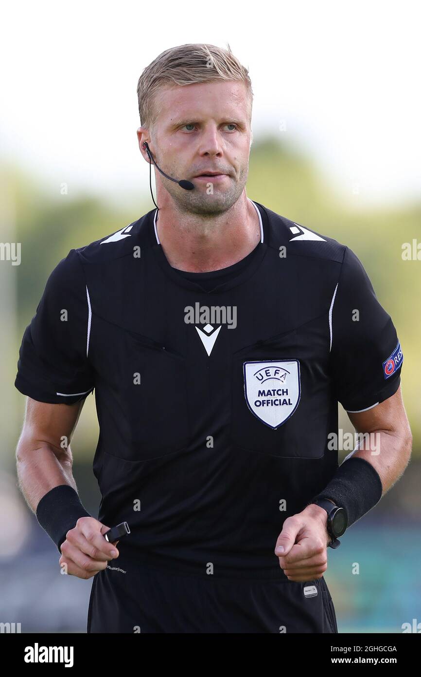 Referee glenn nyberg hi-res stock photography and images - Alamy