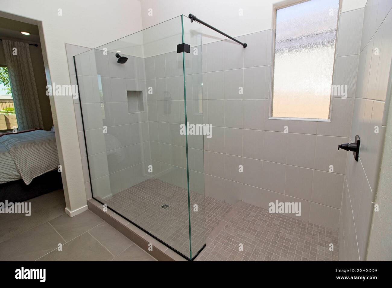 Walk through bathroom hi-res stock photography and images - Alamy