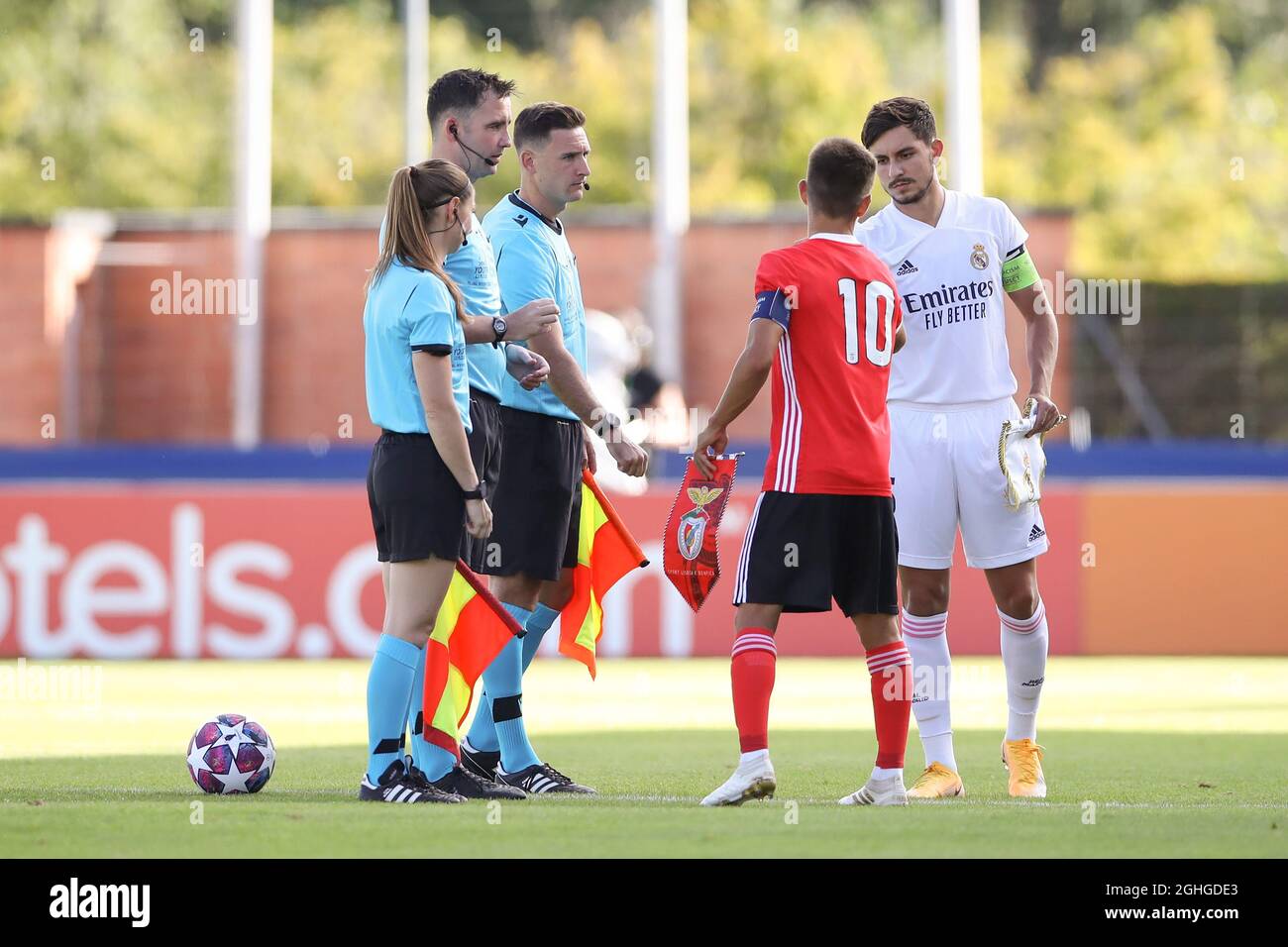 Daniel cook referee hi-res stock photography and images - Alamy