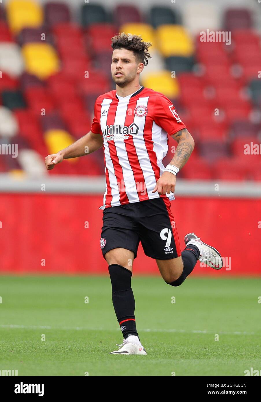 Emiliano marcondes of brentford hi-res stock photography and images - Alamy