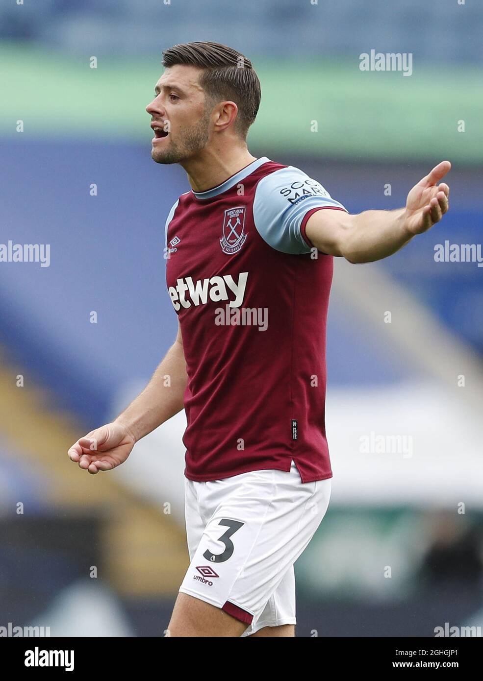 Aaron Cresswell of West Ham United during the Premier League match at ...
