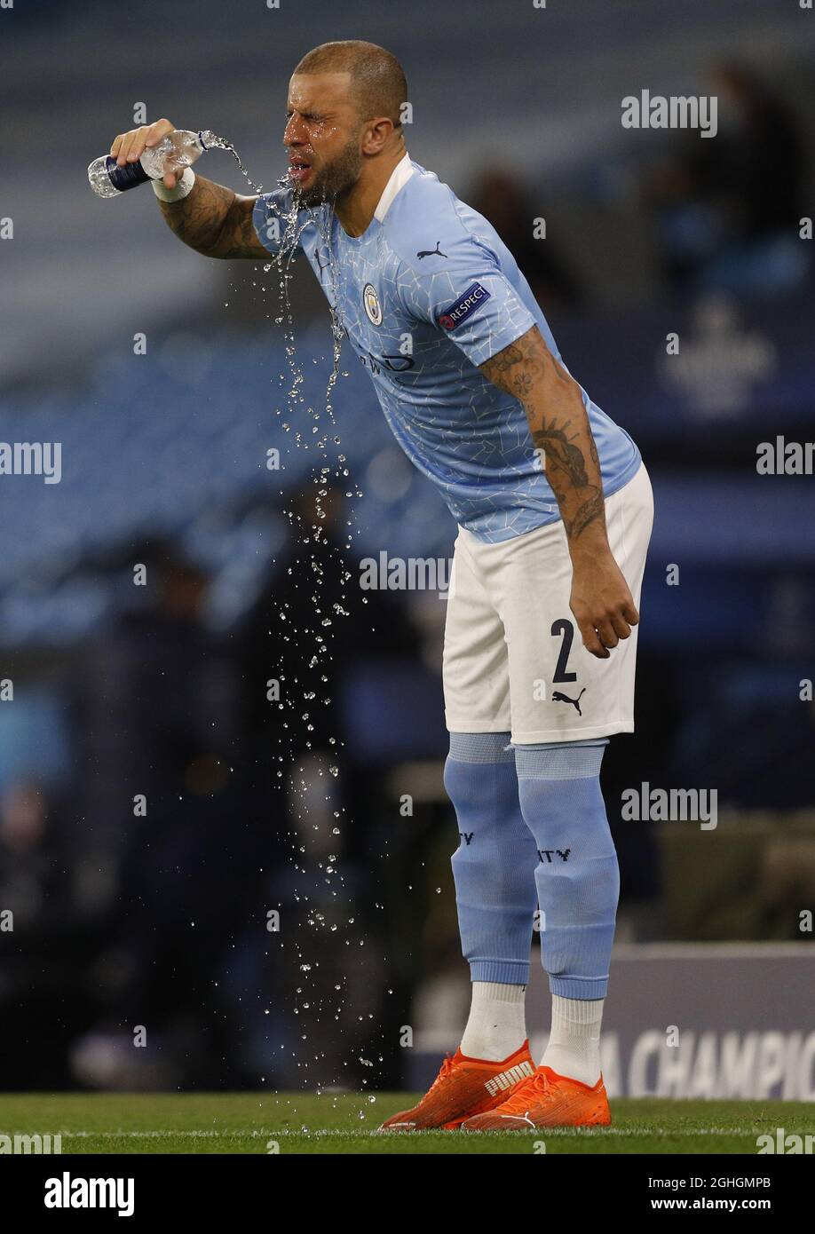 Kyle Walker of Manchester City drenches himself in water before the ...