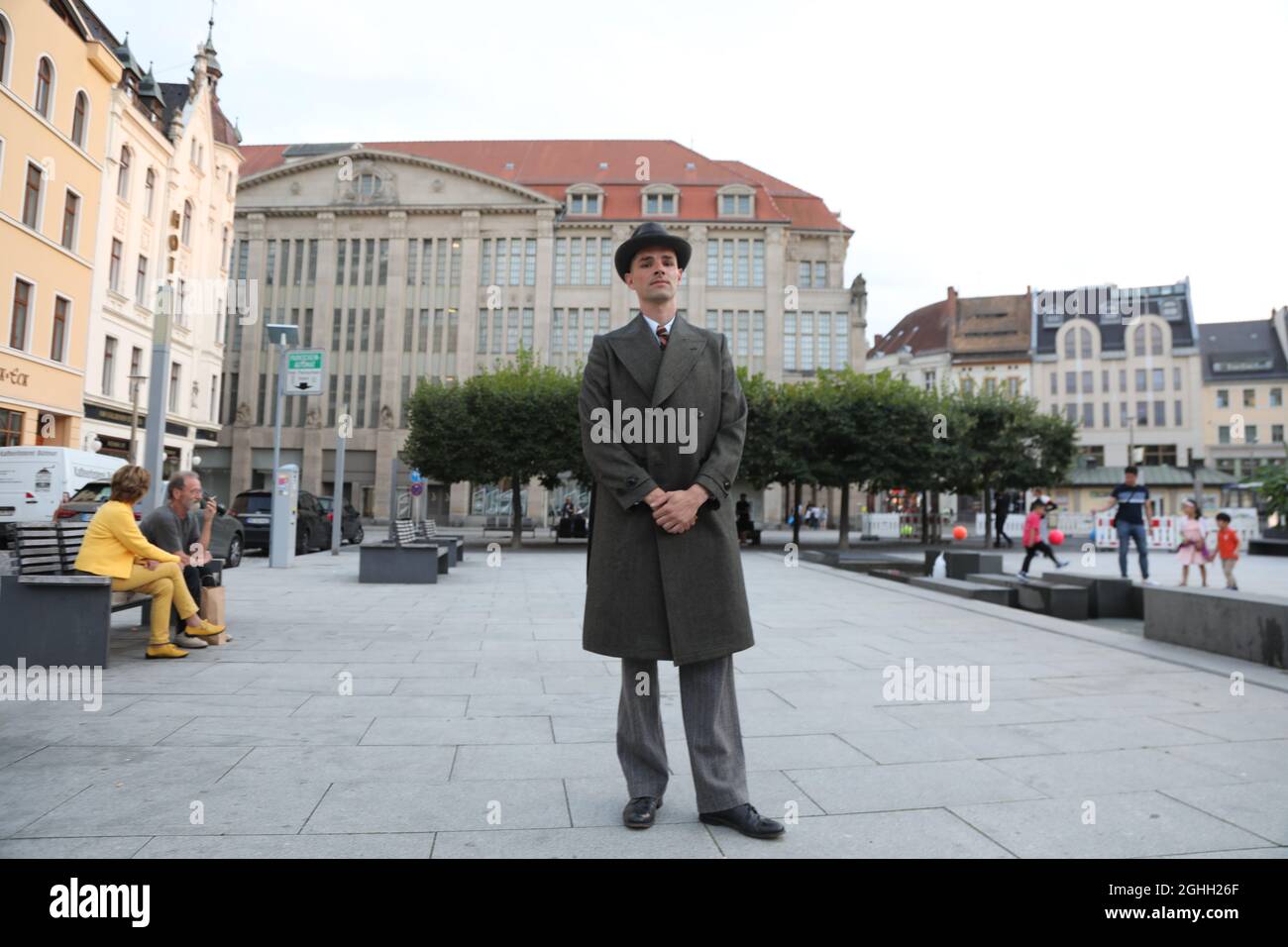 Maximilian Pekrul bei Dreharbeiten am Set für das TVNOW Serien-Drama ...