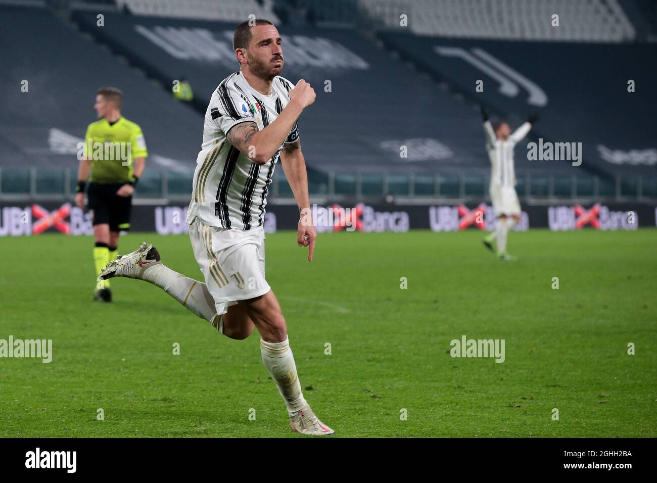 Leonardo Bonucci of Juventus celebrates after scoring a late goal to ...