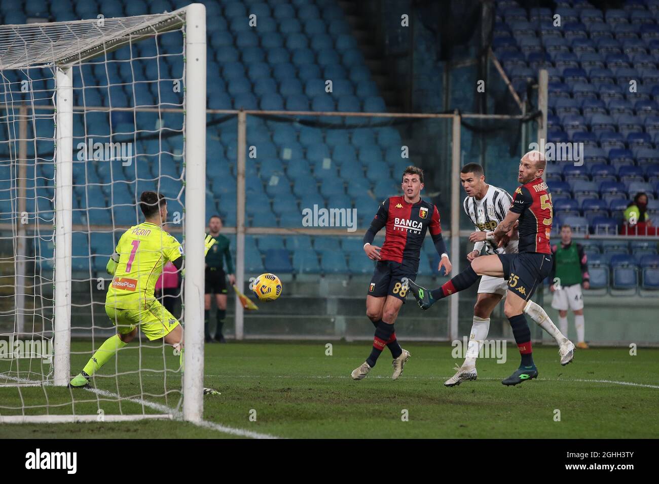 Cristiano ronaldo of juventus header hi-res stock photography and ...