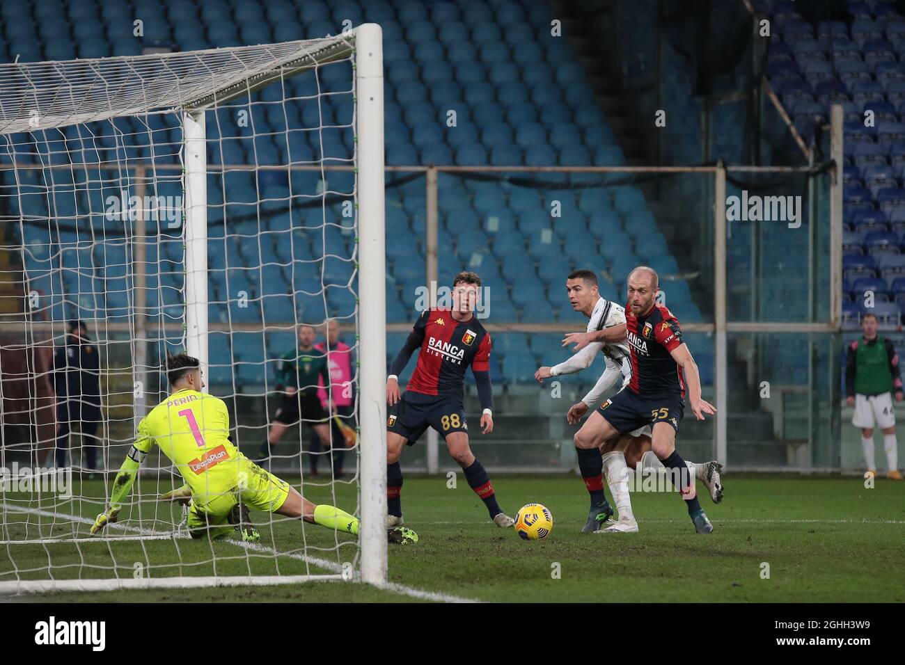 Cristiano ronaldo of juventus header hi-res stock photography and ...