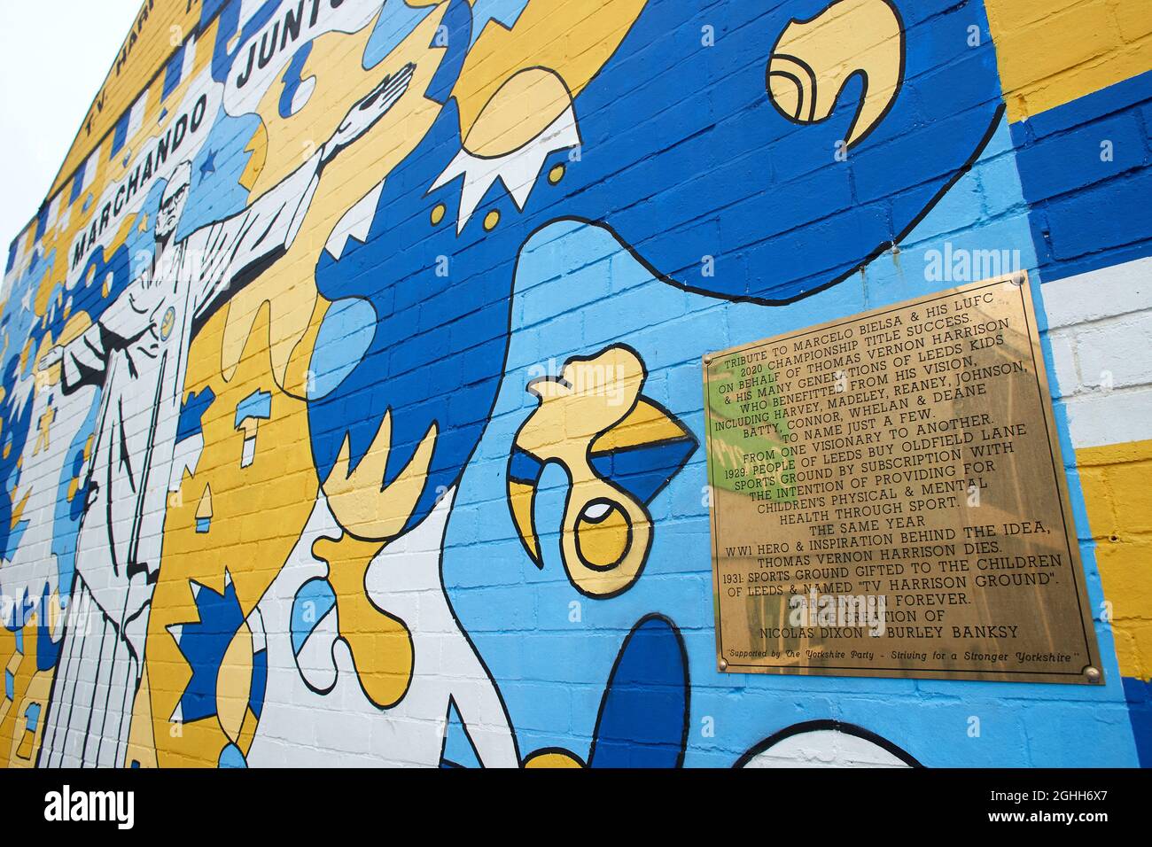 Marcelo bielsa mural leeds hi-res stock photography and images - Alamy