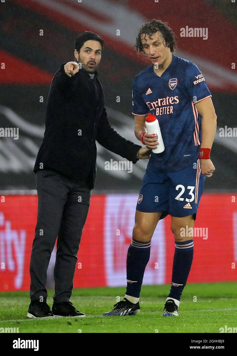 Mikel Arteta manager of Arsenal coaches David Luiz of Arsenal during ...
