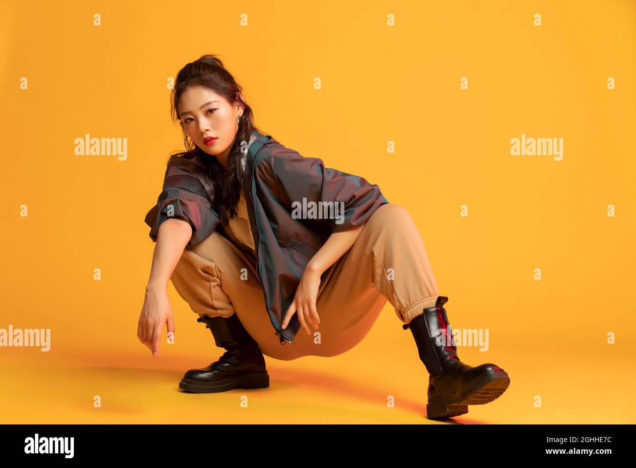 Wide shot young people dancing hi-res stock photography and images - Alamy