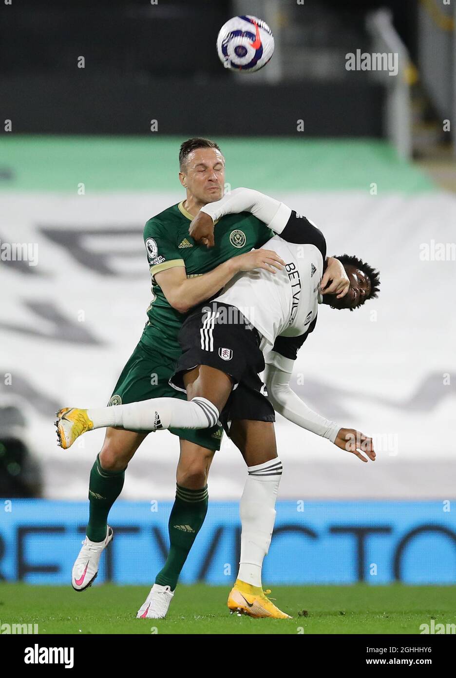 Phil Jagielka of Sheffield Utd challenges Josh Maja of Fulham during ...