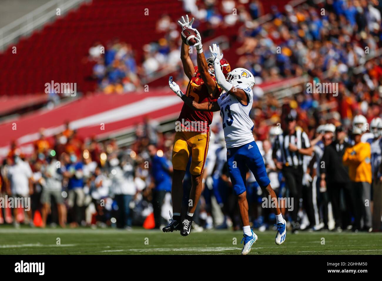 Southern California Trojans wide receiver Drake London (15) attempts a ...