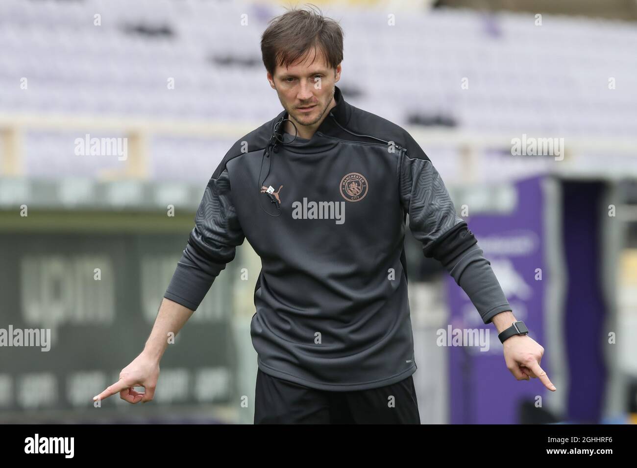 Jamie bond hi-res stock photography and images - Alamy